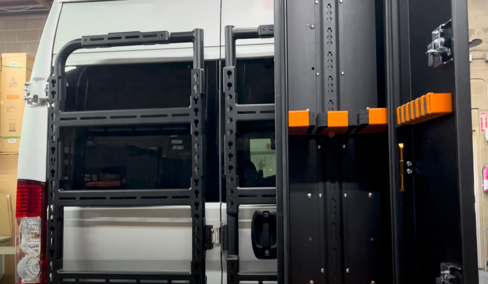 Avatar Offroad | Massif – Rear Door Storage Mounting System